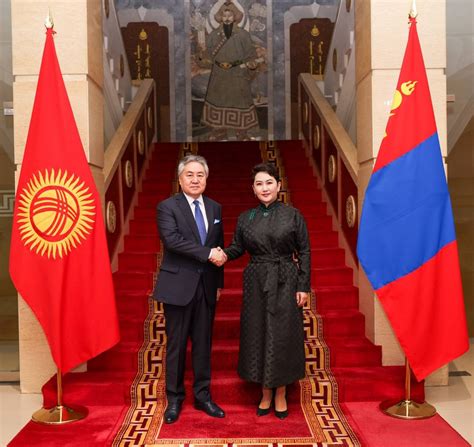 Гадаад харилцааны сайд Б Батцэцэг Бүгд Найрамдах Киргиз Гадаад хэргийн сайд Ж Кулубаевтай албан
