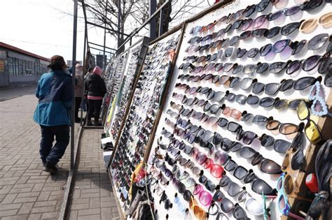 Нийтийн эзэмшлийн зам талбайг зөвшөөрөлгүй ашиглаж байгаа зөрчлийг арилгуулж байна