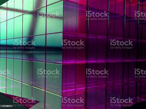 어두운 배경에 보라색과 녹색 색상의 3d 렌더링 된 정렬 된 블록 데이터 저장 블록 체인 기술 또는 암호화 마이닝에 대한