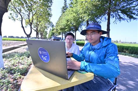 无人机、无人车协同作业迎丰收 5g智慧农场解锁种田新姿势