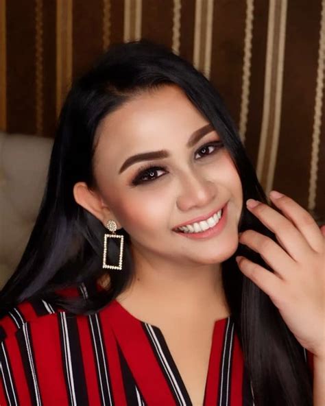 Latest Photos And News Of Tia Afi Still Close With Fellow Academia