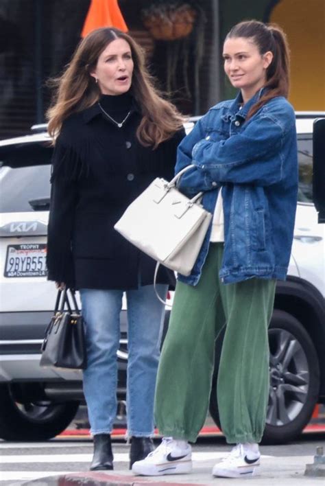 Lauren Parsekian Out With Her Mom Debra Kelly In Los Feliz 03 26 2023 Hawtcelebs