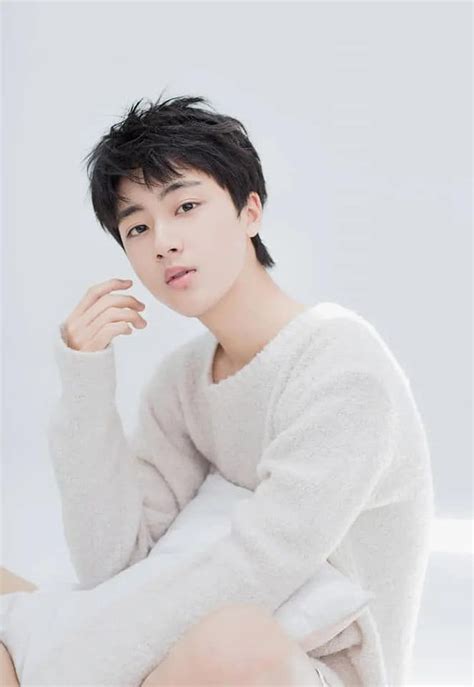 ปักพินโดย Timbert Christiane ใน Bian Cheng สามีในอนาคต