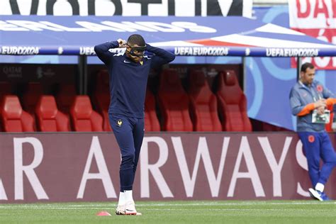 França Garante Que Mbappé Já Se Habituou à Máscara Abolapt