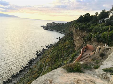 Pescava Nell Area Marina Protetta Capo Milazzo Di Notte E Sprovvisto