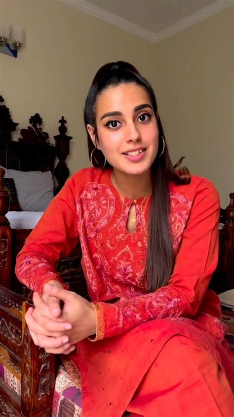 Pin By Dunkel Leben On Wmvac Iqra Aziz Hussain Fashion Pakistani Actress Cute Beauty