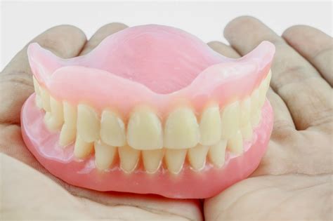 Dr Robert G Tupac Prosthodontics Denture Wearers The Bubble Gum Trick