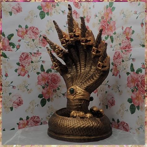 พญานาค 7 เศียร สีมันปู ประดับไหลน้ำพี้ ทรงเครื่องทอง องค์ใหญ่ ความสูงรวมฐาน 9 นิ้ว หล่อผสมมวลสาร