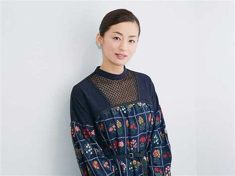 【画像】尾野真千子さん「30歳というステージに上ったら、胸を張れるようになった」：tellingテリング