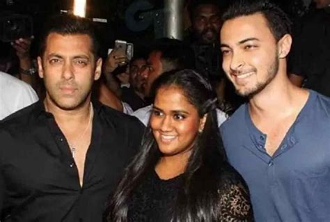 Salman Khan Sister Arpita Khan Diamond Earrings Worth Rupees 5 Lakh