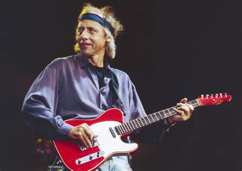 Mark Knopfler Oggi Compie 76 Anni Il Chitarrista E Leader Dei Dire