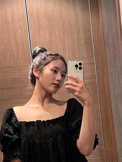 Fromis9 Community Posts 플모닝🍀 오늘도 좋은 하루 보내세요🐰🤍