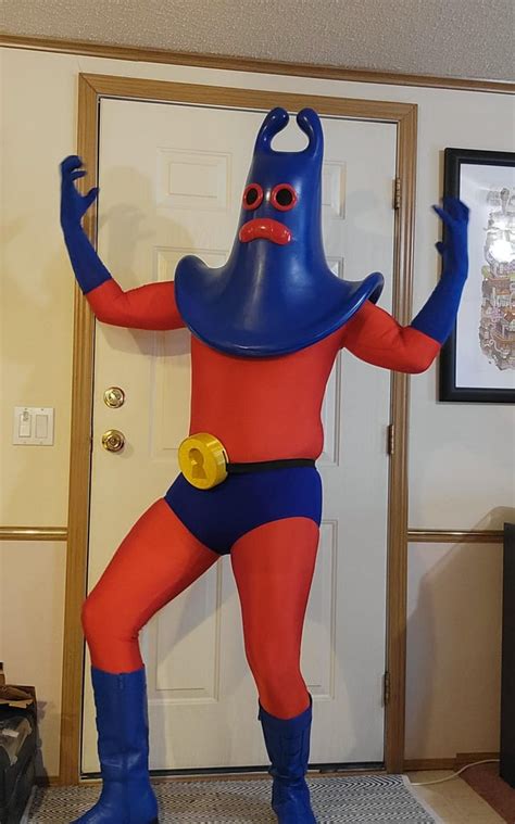 Man Ray Spongebob Cosplay Man Rays Timeless Artistry Wallpaper