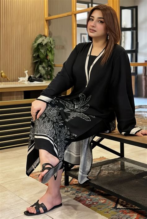 Ayesha Butts Feet