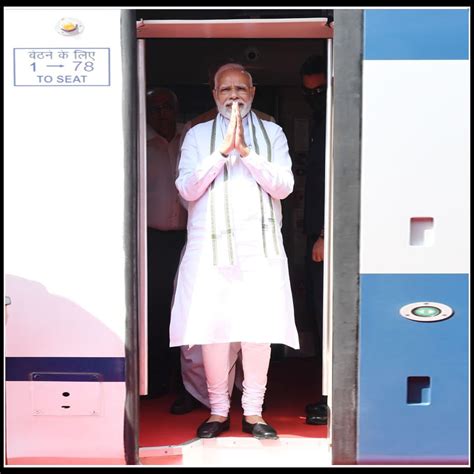 వందే భారత్ ఎక్స్ ప్రెస్ ను ప్రారంభించి అందులో ప్రయాణించిన చేసిన