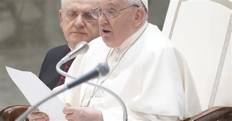 Pope Sees Hypocrisy In Critics Of Lgbt Blessings The Senior Senior
