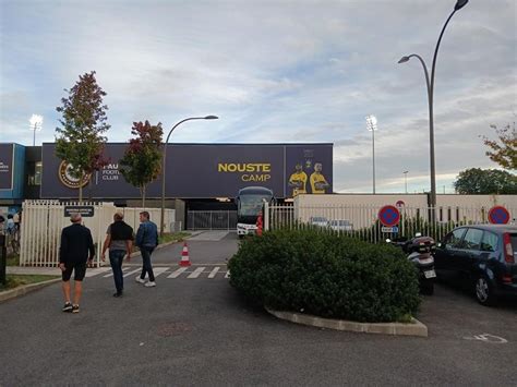 Pau vs Nîmes Planète Nîmes Olympique