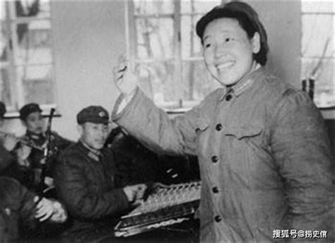 老电影英雄儿女插曲英雄赞歌为什么没打演唱者名字 搜狐大视野 搜狐新闻