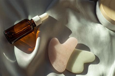 4 Tips For Properly Using A Gua Sha Stone Jil Goorman Beauty