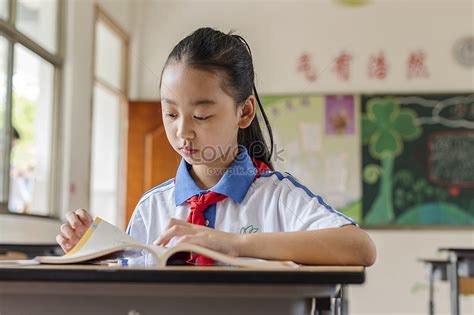 Reading Books In Class Picture And Hd Photos Free Download On Lovepik