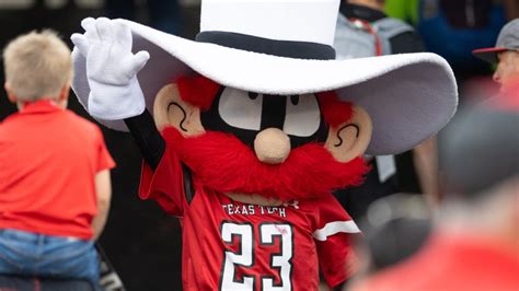Masked Rider Raider Red Pass Reins And Guns To Successors