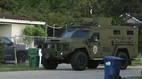 Man In Custody After Swat Raid At Home In Miami Neighborhood Nbc 6