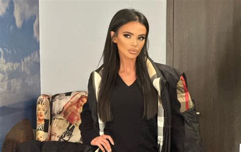 Какво се случва с устните и лицето на Мария Феновете са потресени