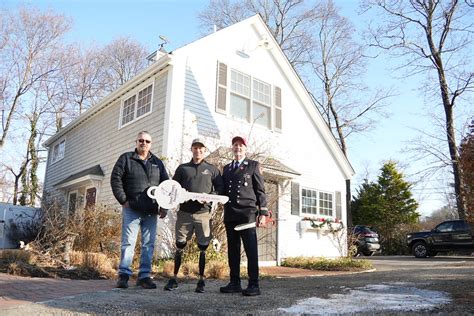 Navy Lieutenant Commander Dan Cnossen Home Dedication Tunnel To