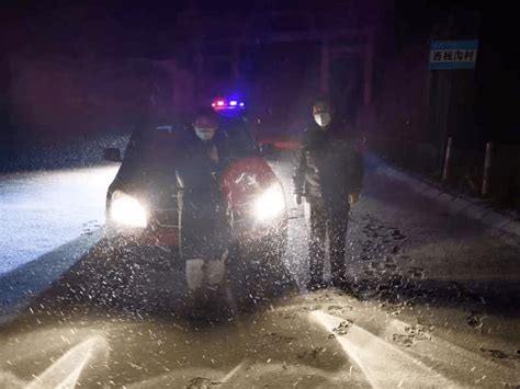 宁武：风雪无情人有情 “警”急救援显真情雪天车辆王某