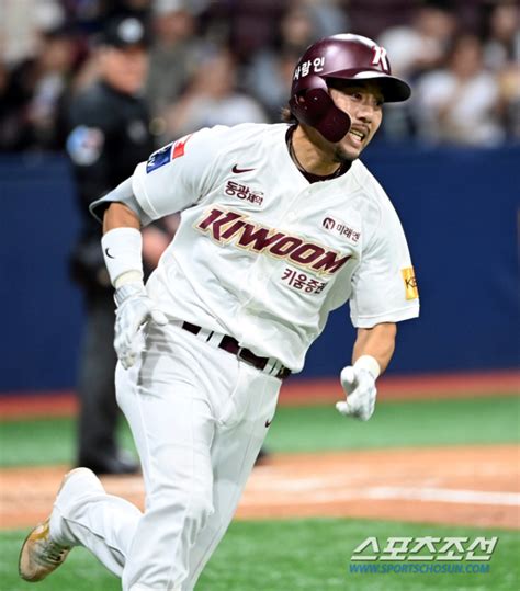 Quietly Giving Up The Fa Rights Lee Yong Gyu Who Is Turning 40 What