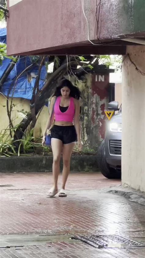 Viral Bhayani On Twitter Janhvikapoor Spotted In Bandra 💃🔥