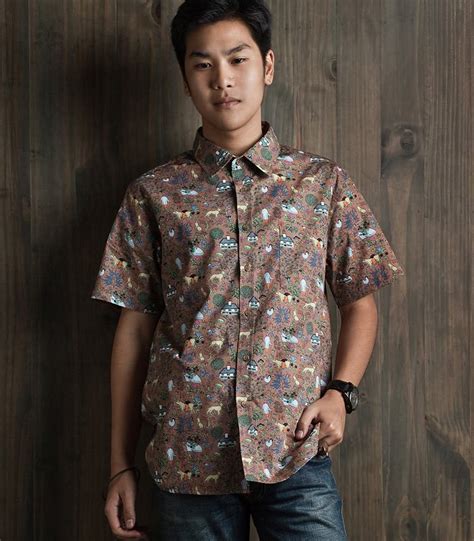 เสื้อเชิ้ตผู้ชายแขนสั้น ลายสวนวินเทจสีน้ำตาล Mr Maker