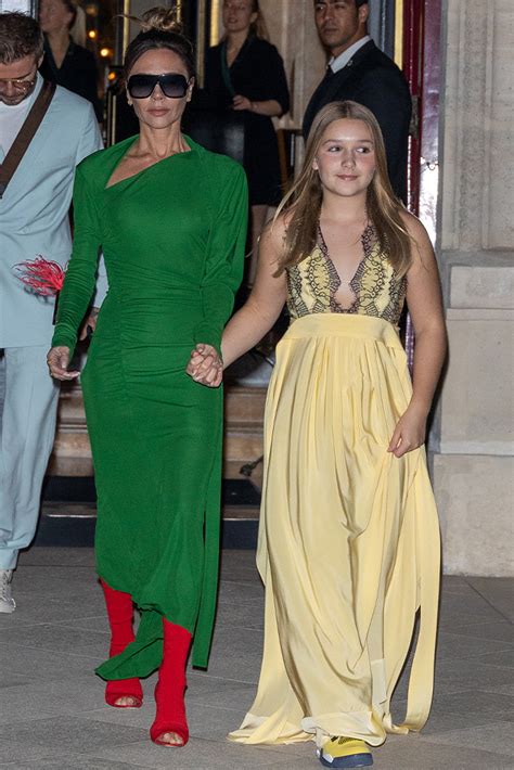 Victoria Beckham Thinks Pink In Selfie With Daughter Harper Beckham