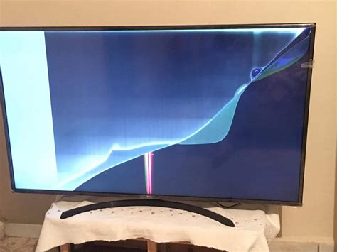 Pantalla Con Rayas Blancas Y Manchas Negras Yoreparo
