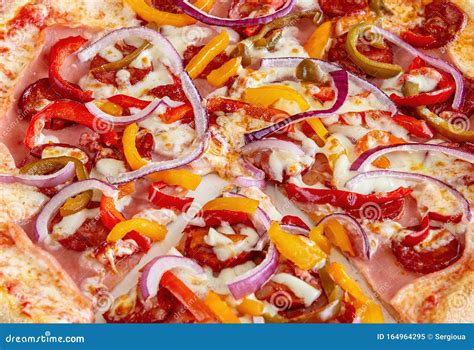 Italiaanse Pizza Bovenaan Close Up Voor Achtergronden Stock Afbeelding