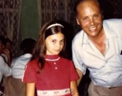 Macja Le Të Lahet Shikoni Si Duket Sot Vajza E Vogël E Këngës Hit