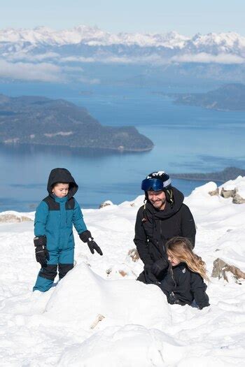 Los Juegos En La Nieve De Benjamín Vicuña Y Su Novia Anita Espasandin