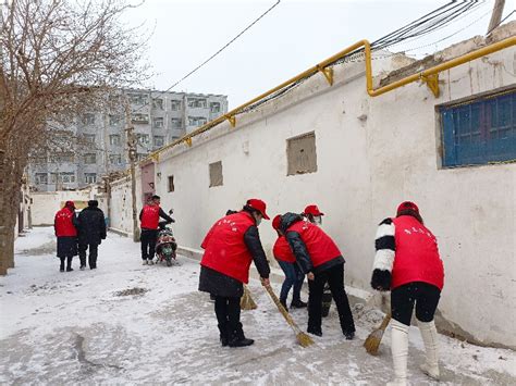 新疆墨玉：除雪暖人心 志愿者在行动