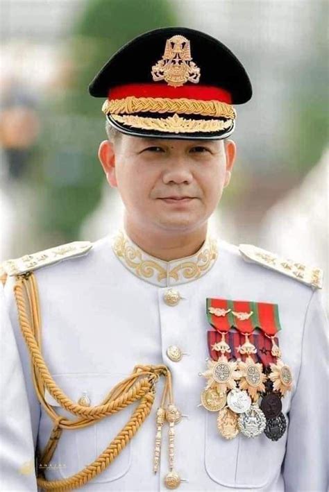 សូមមកដឹងពីជីវប្រវត្តិការសិក្សារបស់ឯកឧត្តមបណ្ឌិត ហ៊ុន ម៉ាណែត ដែលជាថ្នាក់ដឹកនាំដ៏ឆ្នើម