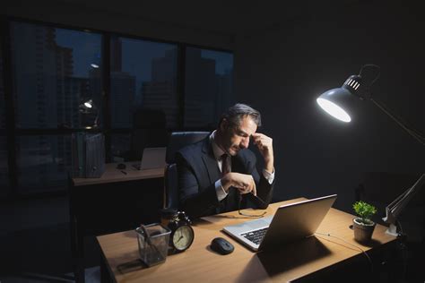 セブンイレブンジャパンの残業手当未払い問題に学ぶ正しい残業代計算｜計算ミスによる未払い金＆遅延損害金支払を防ぐために 勤怠打刻ファースト