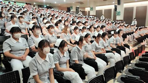 中華醫大護理系加冠典禮莊嚴隆重 303位薪傳南丁格爾精神