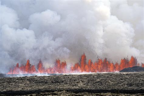 An Iceland Volcano Starts Erupting Again Shooting Lava Into The Sky