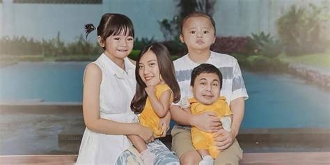 Foto Keluarga Raditya Dika Jadi Sorotan Deddy Corbuzier Dah Gila