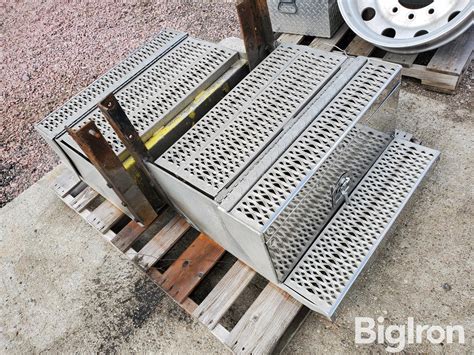 Peterbilt Aluminum Steps Toolboxes Transportation BigIron