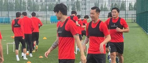 备战新赛季，海港队分秒必争，再苦再累也要尽快找到状态球员时间训练场