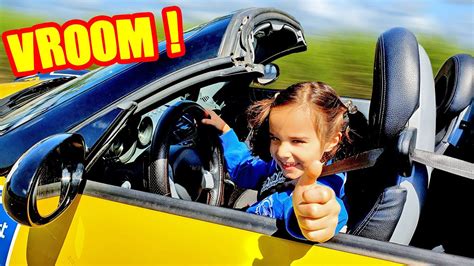 JE CONDUIS LA VOITURE DE MAMAN DEMOJOUETS YouTube