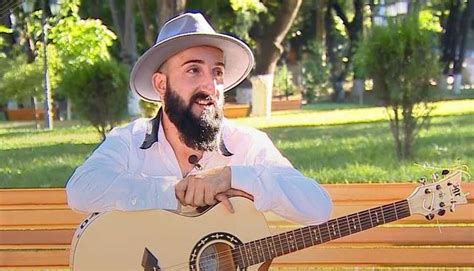 საბა საფარელი ჩემი ურთულესი გზის გამო შვილისგან შორს ვარ” ქუჩის მუსიკოსის ტკივილი და