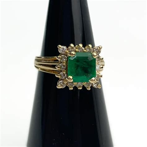 Lot Vintage 14k Gold Diamonds And Emerald Ring