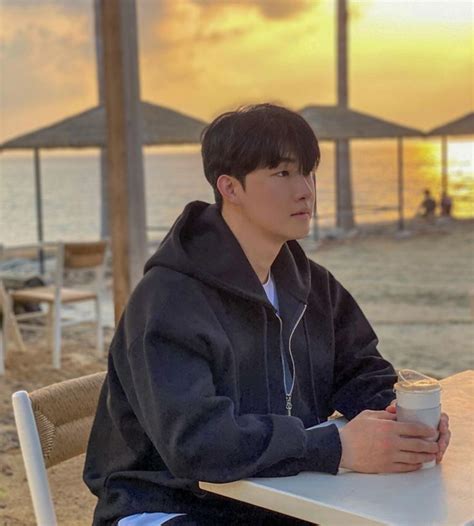 장윤성 on Instagram 말한대로 움직이는중 아이폰 프로 인물사진모드 Perfect husband Husband Street wear