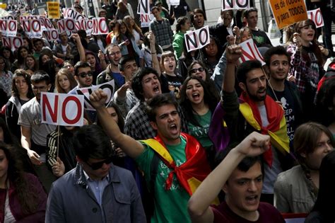 Tisícky študentov vyšli na protest do ulíc Nesúhlasia s reformou školstva Fotografia č